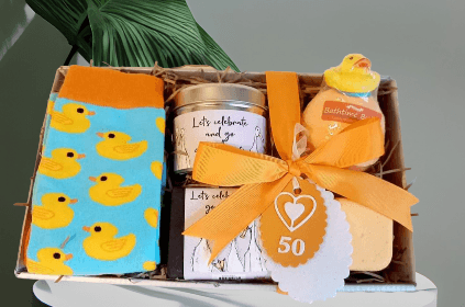 Candle and bath bomb hamper ideas | CaLi Creations